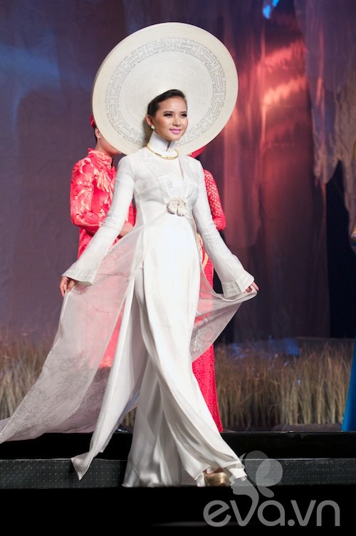 Ao dai - Vietnamese traditional long dress. | Page 3 | SkyscraperCity Forum