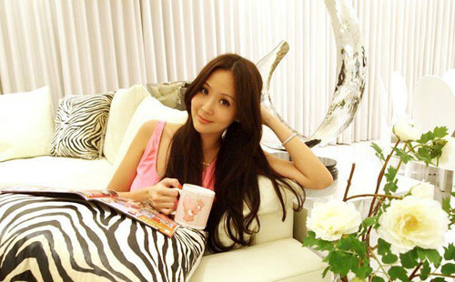 Nàng 7x vừa siêu giàu vừa đẹp ngỡ ngàng