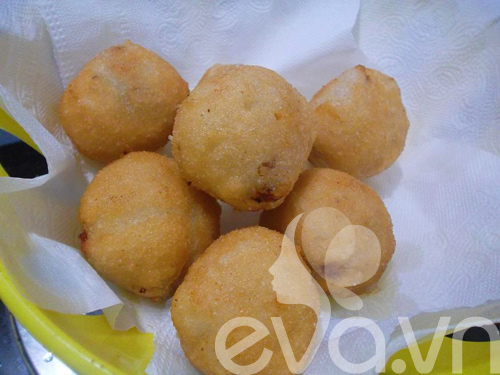 Bánh rán mặn càng ăn càng ngon - Bếp Eva