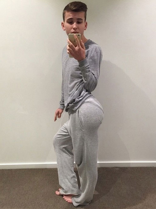 Anh chàng đẹp trai có vòng 3 siêu 'khủng' gây sốc mạng