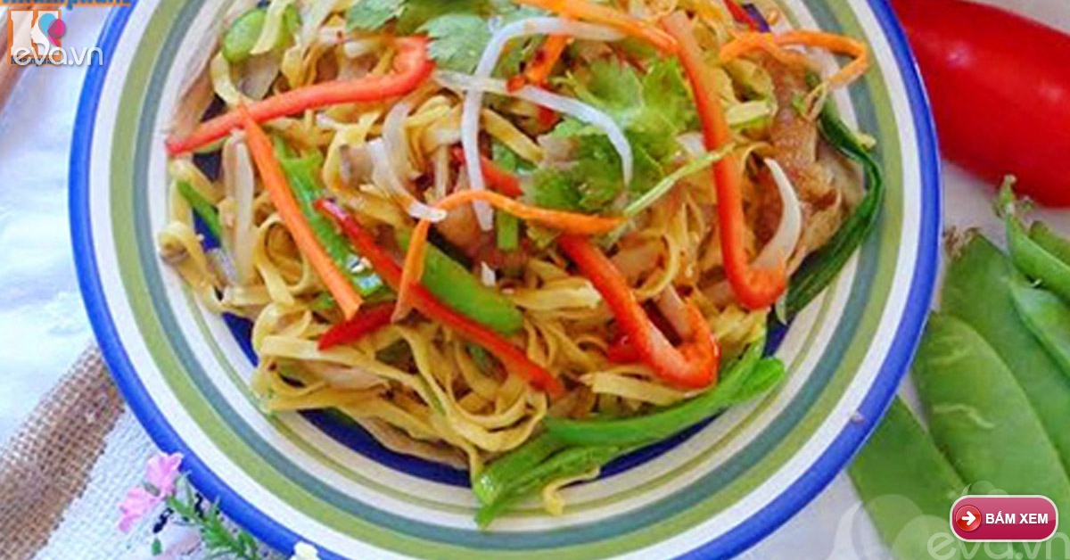Mì xào gà cực ngon cho bữa sáng