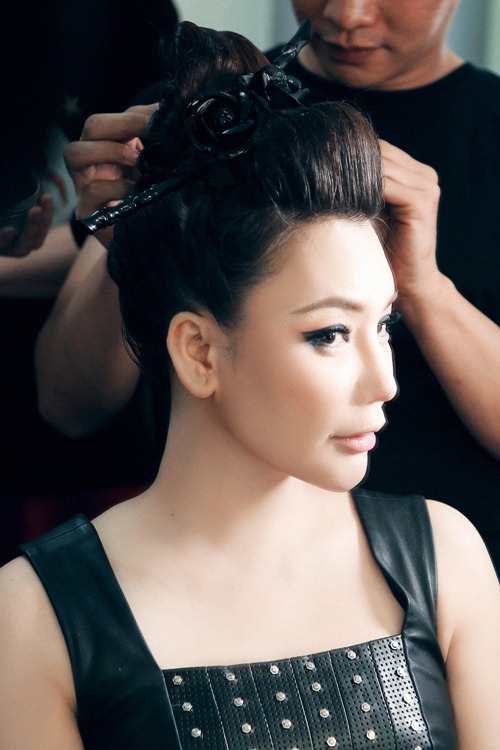 Cô giáo Hồ Quỳnh Hương hứa hẹn bùng nổ khi trở lại Vbiz