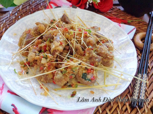 Cách làm mề gà rang muối sả giòn ngon lạ miệng - Món ngon