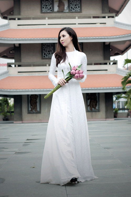 Bản sao Jennifer khoe vẻ đẹp trong sáng