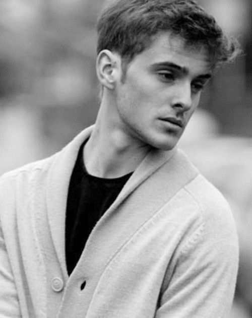 Ngất ngây trước vẻ điển trai của Alexander Watson