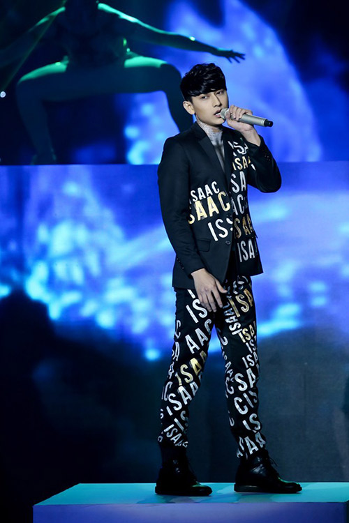 Isaac - chàng hoàng tử thời trang của sân khấu The Remix