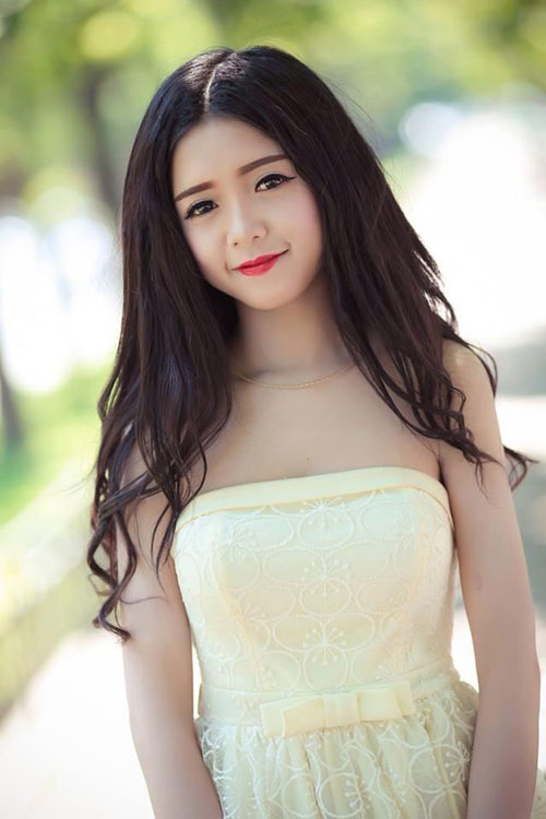 Phau thuat tham my : Lục Anh Na Bé sau phẫu thuật thẩm mỹ