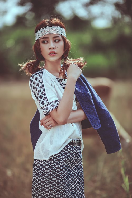 Chi Pu hóa cô nàng du mục đầy cá tính