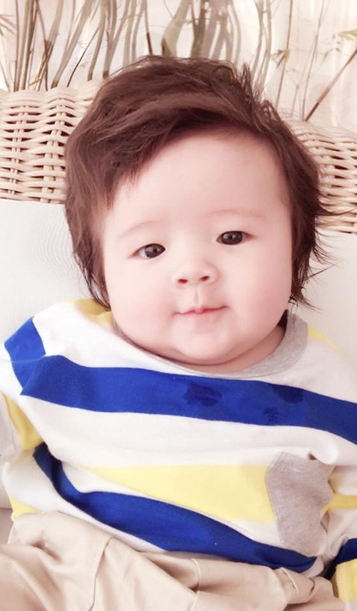 Con Trai 4 Tháng Rưỡi Của Elly Trần đốn Tim Fan