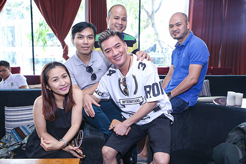 Mạnh Quỳnh ngủ gục mặc Mr Đàm trêu đùa