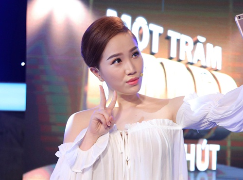 Bảo Thy công khai tên thật trên sóng truyền hình