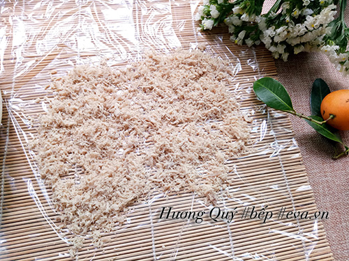 Xôi cuộn ruốc thơm ngon, đẹp mắt ai nhìn thấy cũng muốn ăn ngay