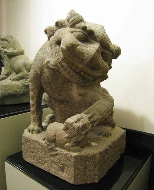 Sự thật ngỡ ngàng đằng sau bức tượng sư tử gỗ khổng lồ đang nổi như cồn ...
