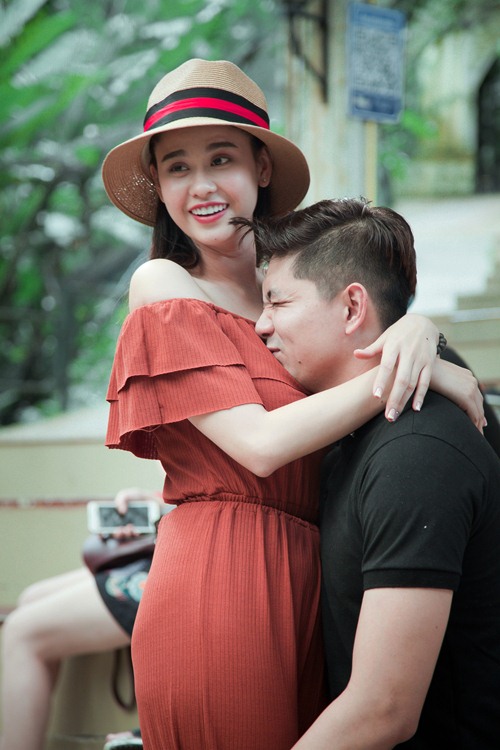 Con Trai Trương Quỳnh Anh Ghen Tỵ Khi Thấy Bố Chỉ Bế Mẹ