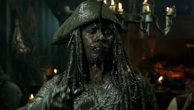 Cướp biển Caribbean 5: Hoá ra, Jack Sparrow thời trẻ lại mê hoặc như thế!