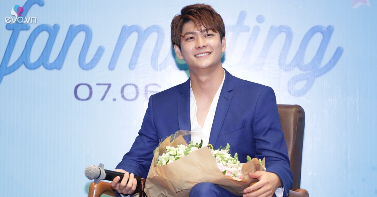 Mỹ nam Tuổi thanh xuân Kang Tae Oh tiết lộ mẫu bạn gái khiến anh điêu đứng