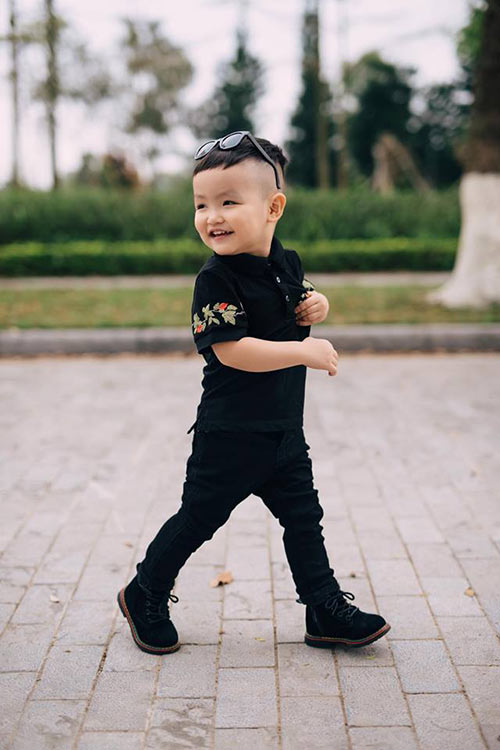 Đáng yêu hết cỡ với những hình ảnh tạo dáng, diễn sâu của con trai Tâm ...