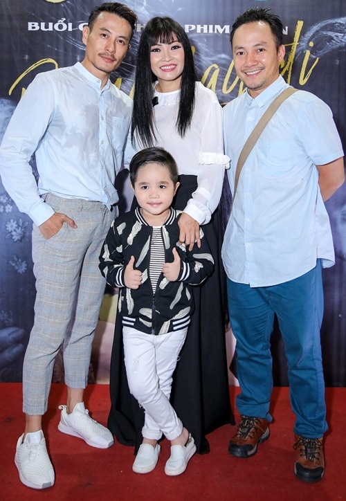 Tiến Đạt lẻ bóng đến chúc mừng Phương Thanh ra mắt phim ngắn-Ngôi sao