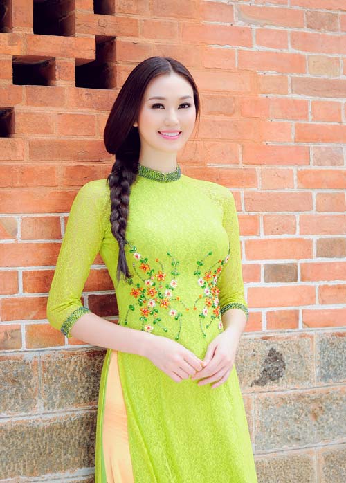Khánh My ngày càng đắt show đại sứ