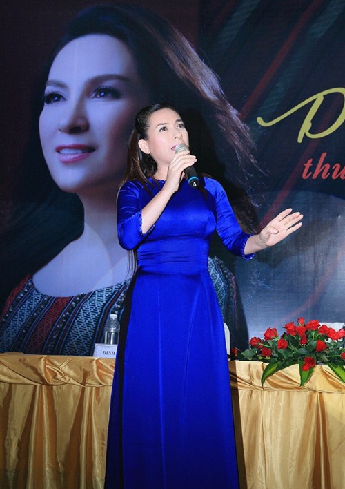 Liveshow Phi Nhung : Kỷ niệm 20 năm ca hát của Phi Nhung