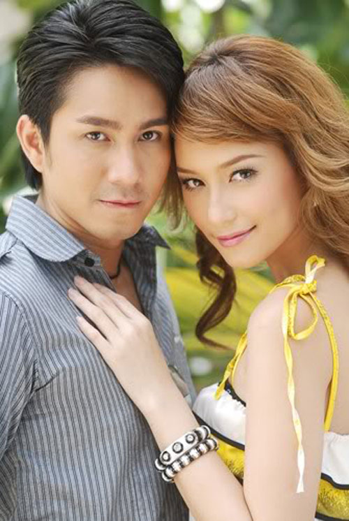 Tình cũ "ong chúa” Bee Namthip tái ngộ khán giả Việt