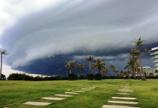 Thông tin chính thức về đám mây đen kịt hình thù kỳ lạ như "nuốt chửng ...