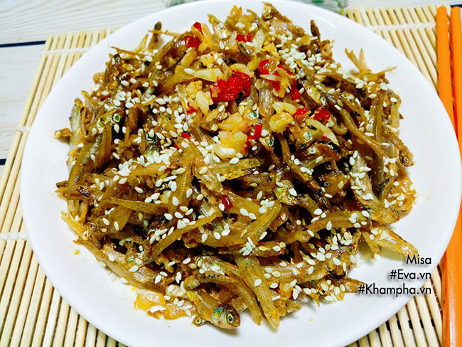 Cách làm món cá cơm khô rim tỏi ớt thơm ngon tốn cơm vô cùng