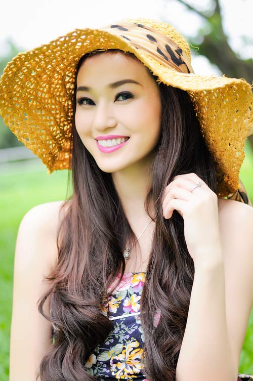 Khánh My trong trẻo trong ngày nắng