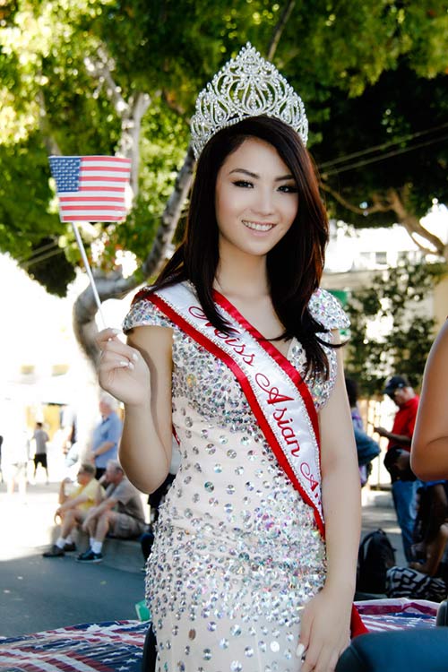 Jennifer Chung và HH San Francisco diễu hành trên phố Mỹ