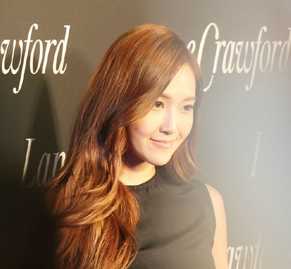 Jessica gợi cảm, tươi rói sau khi rời SNSD