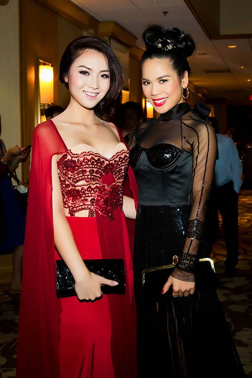 Jennifer Chung đọ vẻ sexy với Nguyễn Hồng Nhung