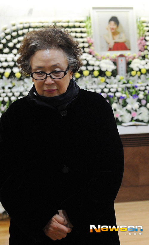 Kim Ja Ok : Đồng nghiệp ngậm ngùi tiễn đưa Kim Ja Ok