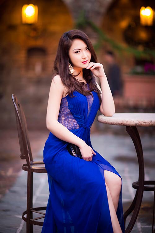 HH Jennifer Chung xinh đẹp hội ngộ danh ca Ý Lan