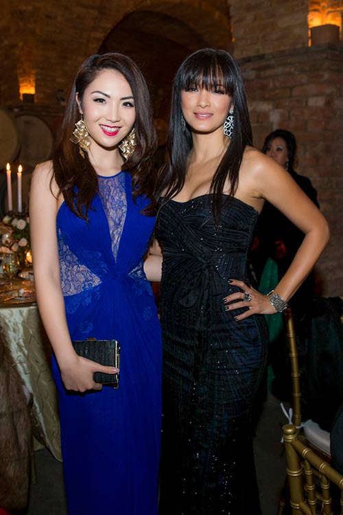 HH Jennifer Chung xinh đẹp hội ngộ danh ca Ý Lan