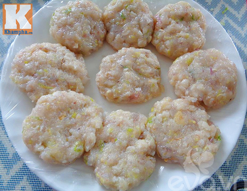 Chả tôm cốm thơm lừng, nóng hổi - Bếp Eva