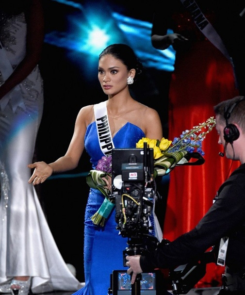 HHHV 2015: Khán giả hỗn loạn sau sự cố trao nhầm vương miện