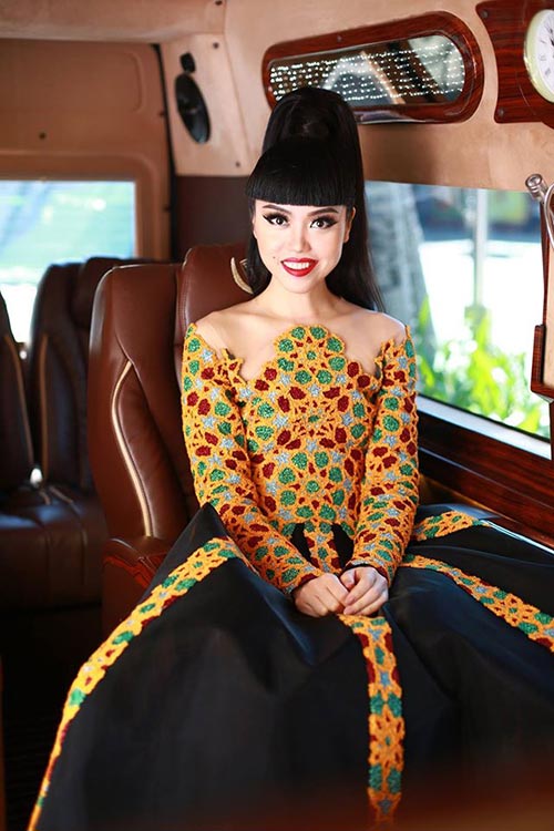 Jessica Minh Anh, Trương Thị May ấn tượng trên thảm đỏ