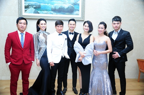 Midu, DJ Trang Moon gợi cảm tuyệt đối khi sánh đôi nhận giải tại Hàn ...